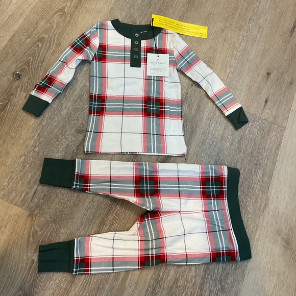 Hearth & Hand | Pajamas | Hearth Hand 2piece Youth Pajama Set Red Green ...